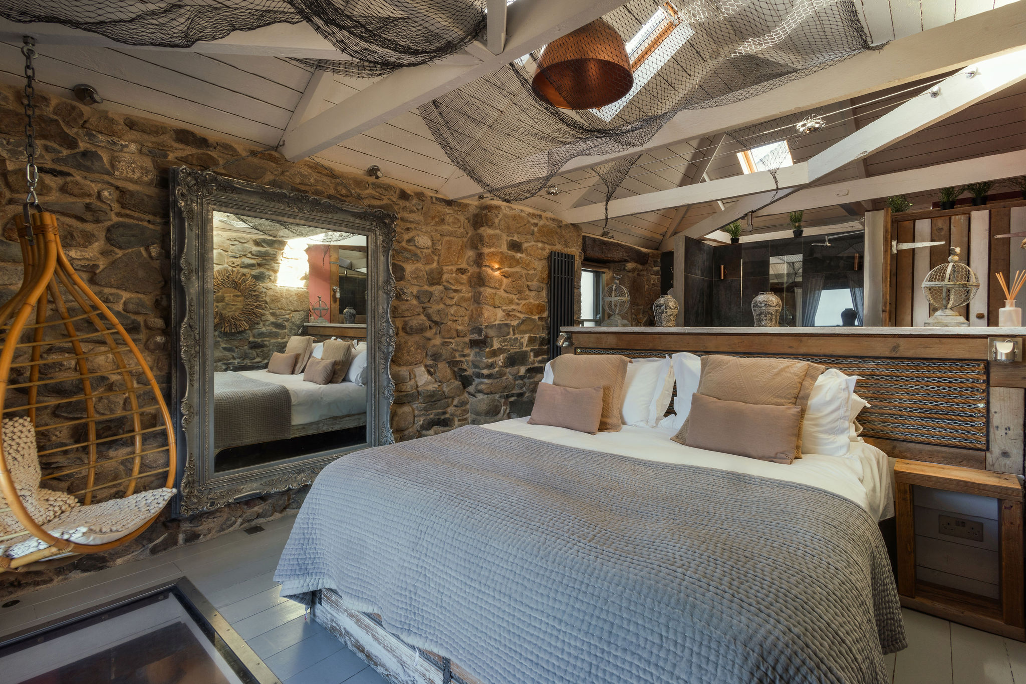 Harbour Moon | Romantic Cottage On Seafront | Sand & Stone Escapes