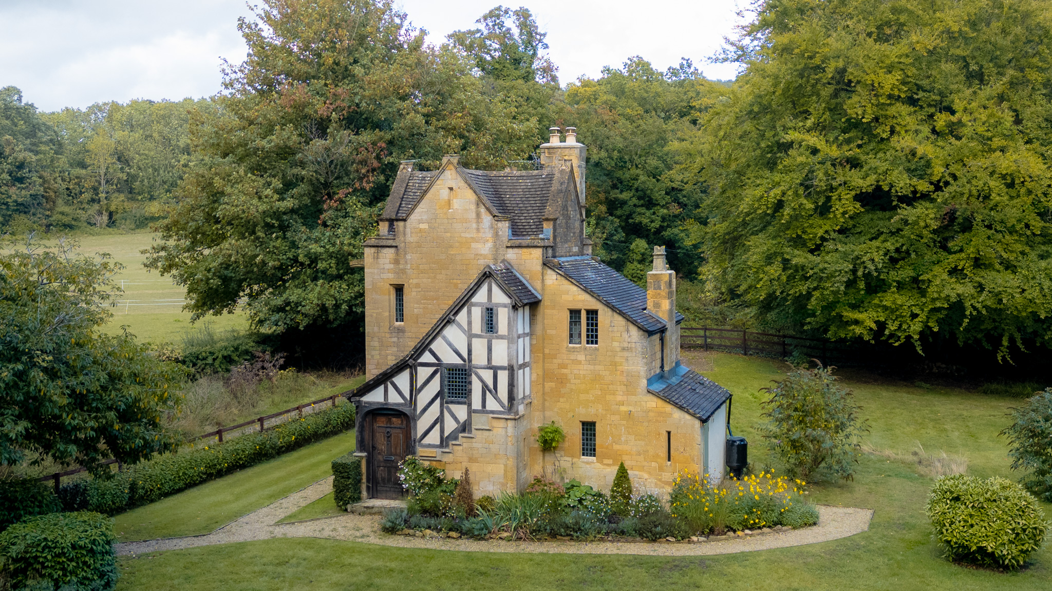 The Lodge | Luxury Old Stone Hideaway in the Cotswolds | Sand & Stone